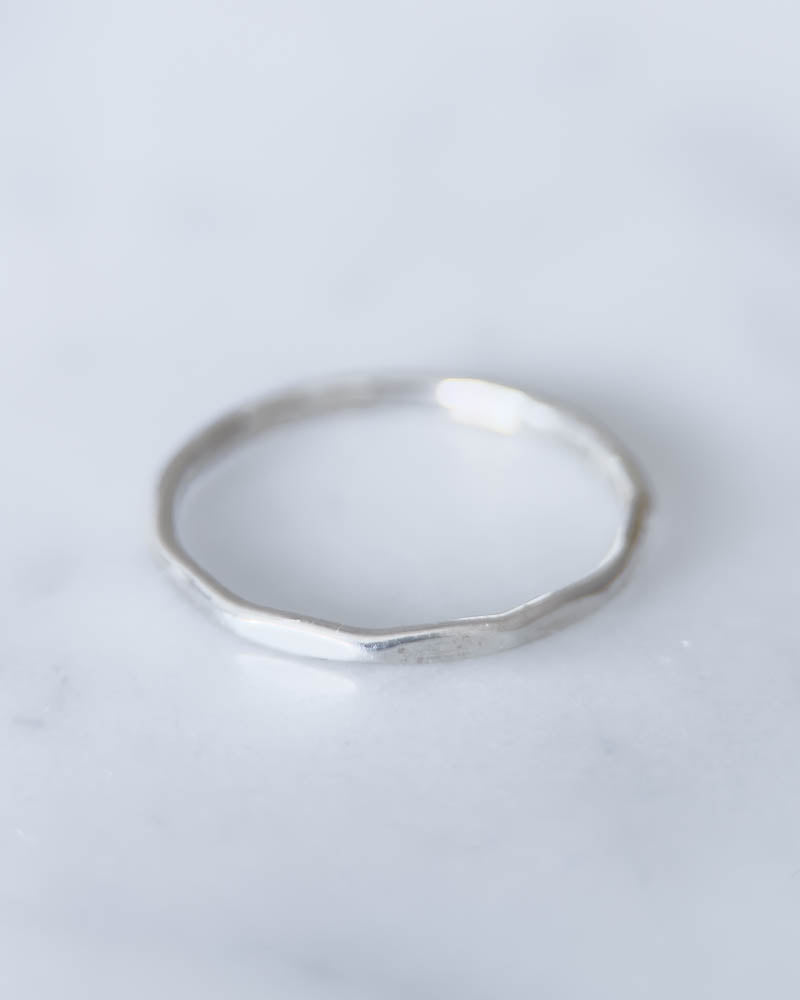 Kantig silverring | Handgjord ring i äkta silver | Nude